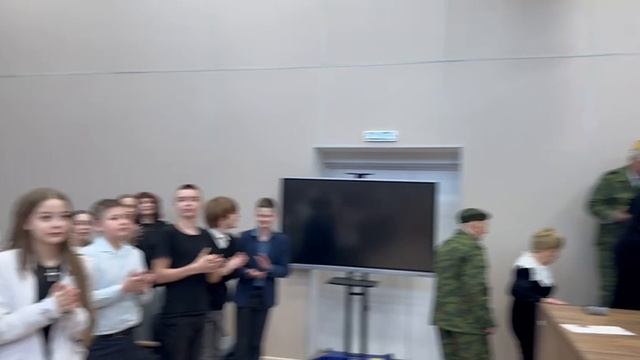 В канун праздника Дня Победы перед учениками гимназии выступил городской хор ветеранов. Апрель 2025.