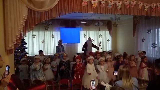 Новогодний утренник в детском саду
