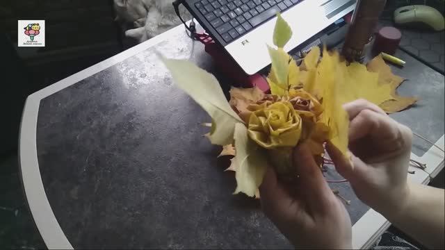Розочки из кленовых листьев