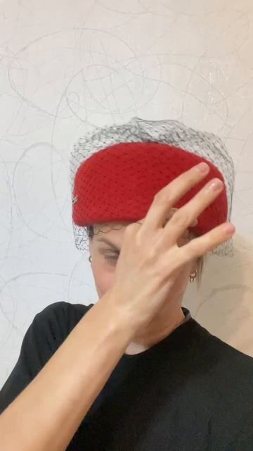 Шляпка Жаклин красного цвета