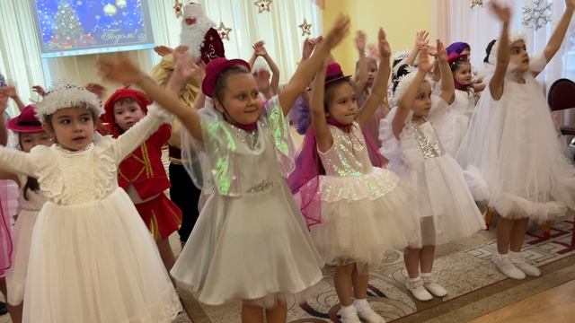 Новогодний утренник в детском саду