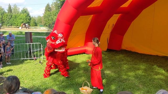 красный лев