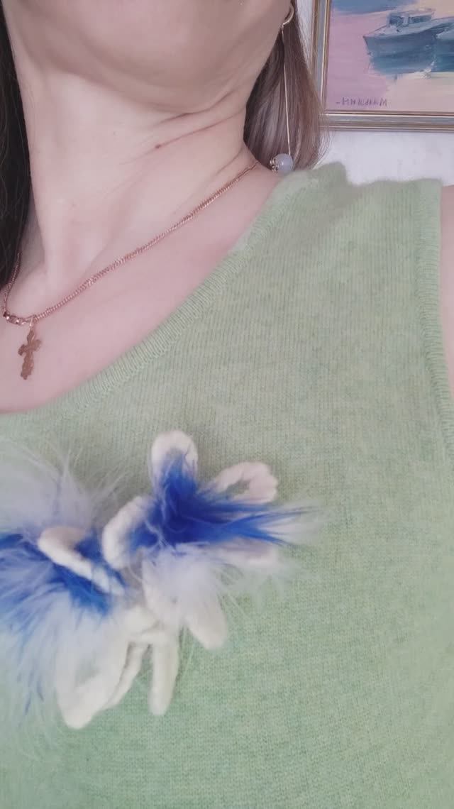 Бутоньерка из войлока