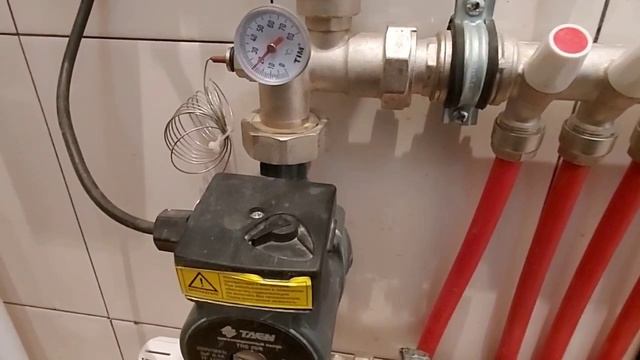 Теплые полы с водяным контуром.. Отопление частного дома.