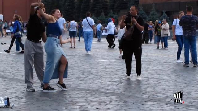 СТРИТСТАЙЛ на Красной площади. Урок уличного танца в Москве