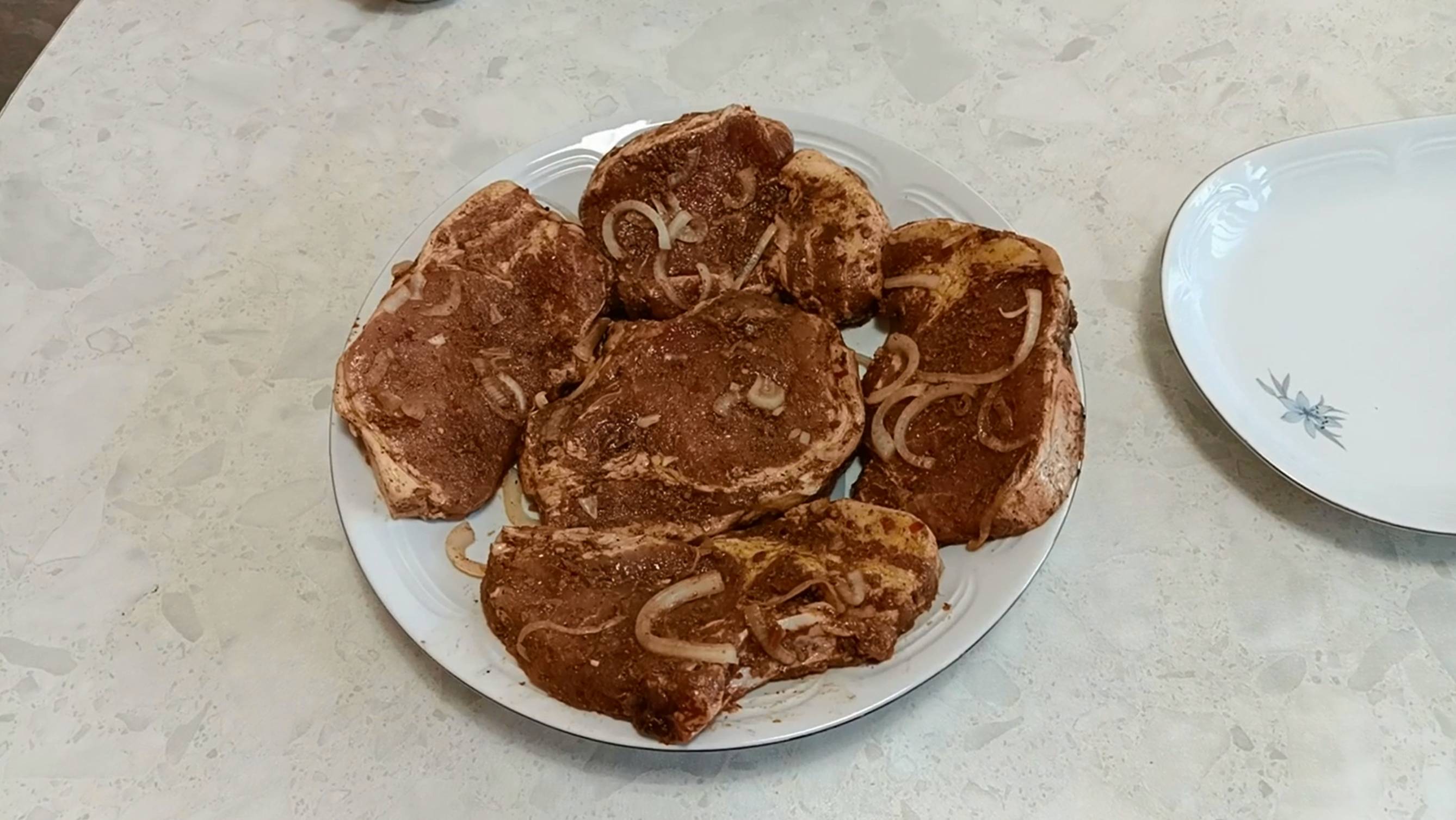 Свиные стейки с картофельным пюре.