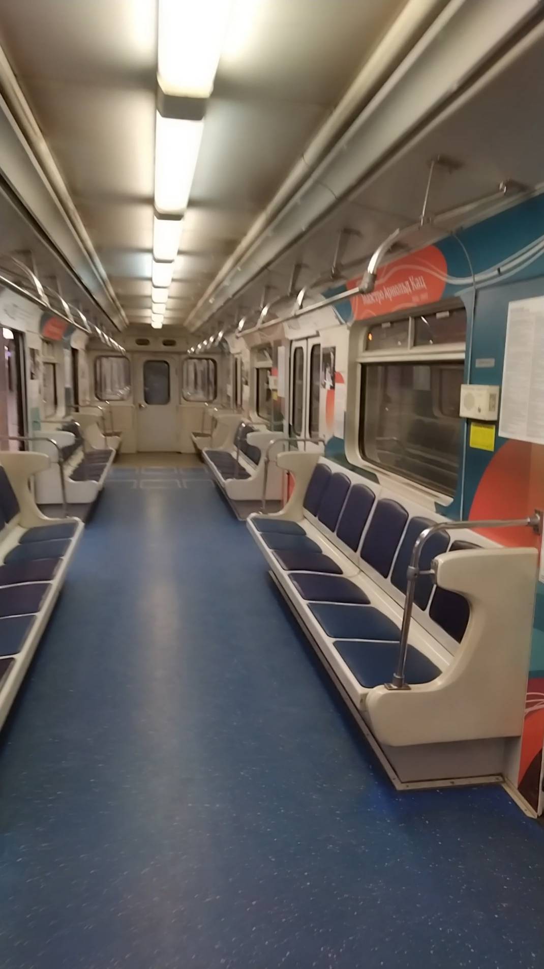 Салон вагона поезда "Пришелец" на станции Площадь Гарина Михайловского