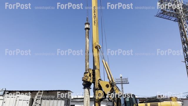 Установка буронабивных свай на улице Адмирала Октябрьского в Севастополе