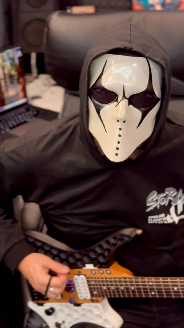 КИС-КИС - ВЕБКАМ (SEYMAN) [SHORTS] (2025)