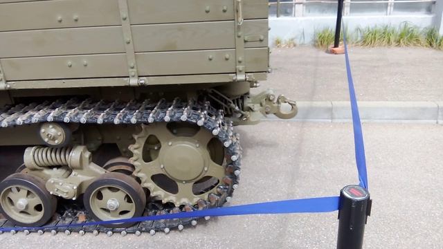 Гусеничный военный трактор СТЗ 5. Очень интересный экземпляр на свете.