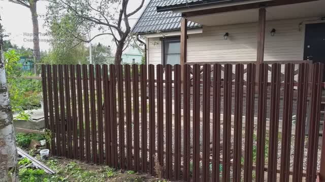 Забор из металлического штакетника