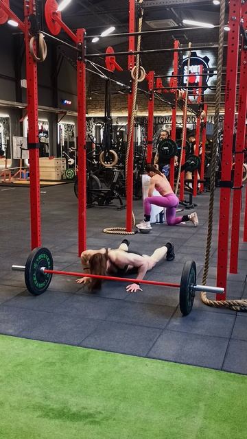 Берпи через штангу.mp4