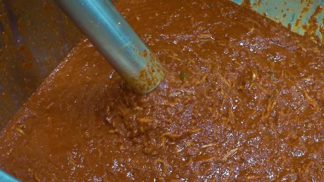 удивительный процесс изготовления кимчи на огромной фабрике