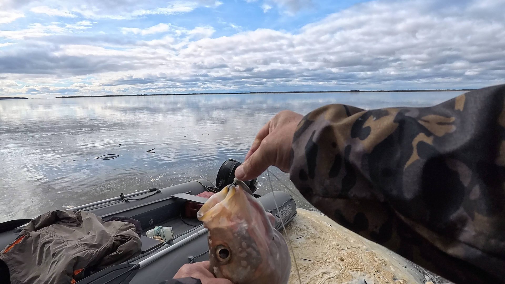Летняя рыбалка на резинку 4.05.2025 Выезд на лодке.
