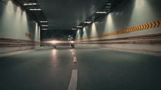 «Мир перевернулся с ног на голову — Pulsar NS200 бросает вызов гравитации! 🏍️🌀»