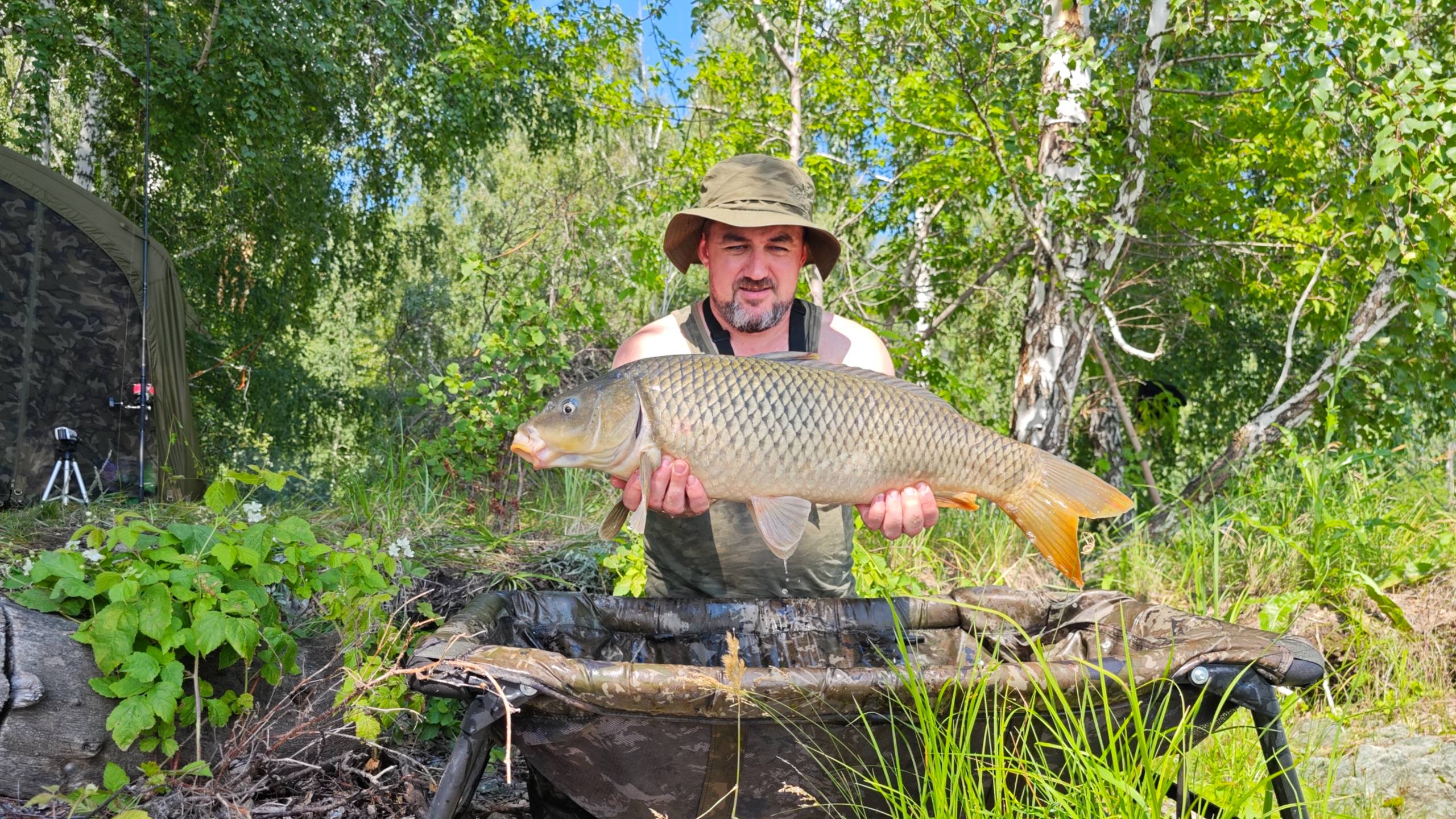 Сазан и УРАГАН! Один на рыбалке с ночевкой вдали от цивилизации!