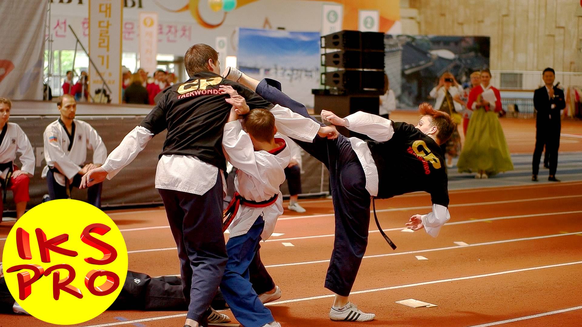 Показательная команда  “Союза Тхэквондо России”
На Фестивале Культуры и Традиций Республики Корея