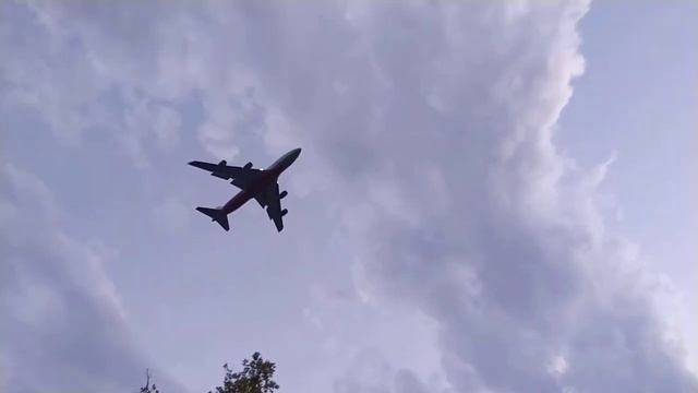 Звук пролетающего самолёта