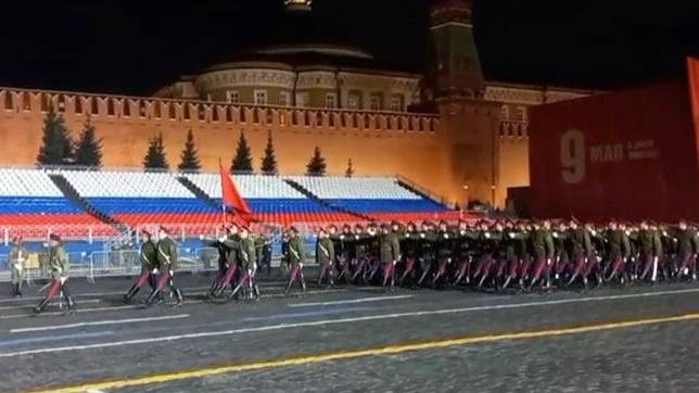 Донцы приняли участие в ночной тренировке на Красной площади