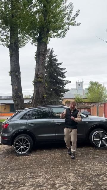 Audi Q3 на примерке дисков в 19-ом диаметре