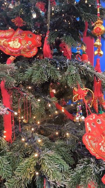 Китайская рыбка на ёлке