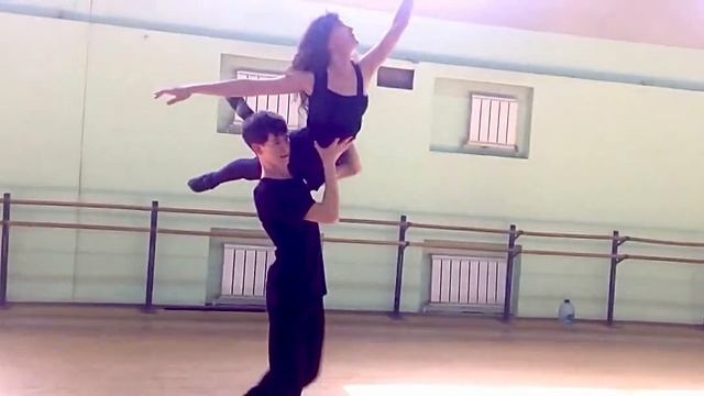 ЛАСТОЧКА НА ПЛЕЧЕ-АЙНУР И МАРЬЯМ