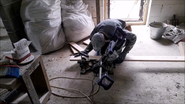 Дом с нуля. День 102. Подшиваем фронтонные свесы.