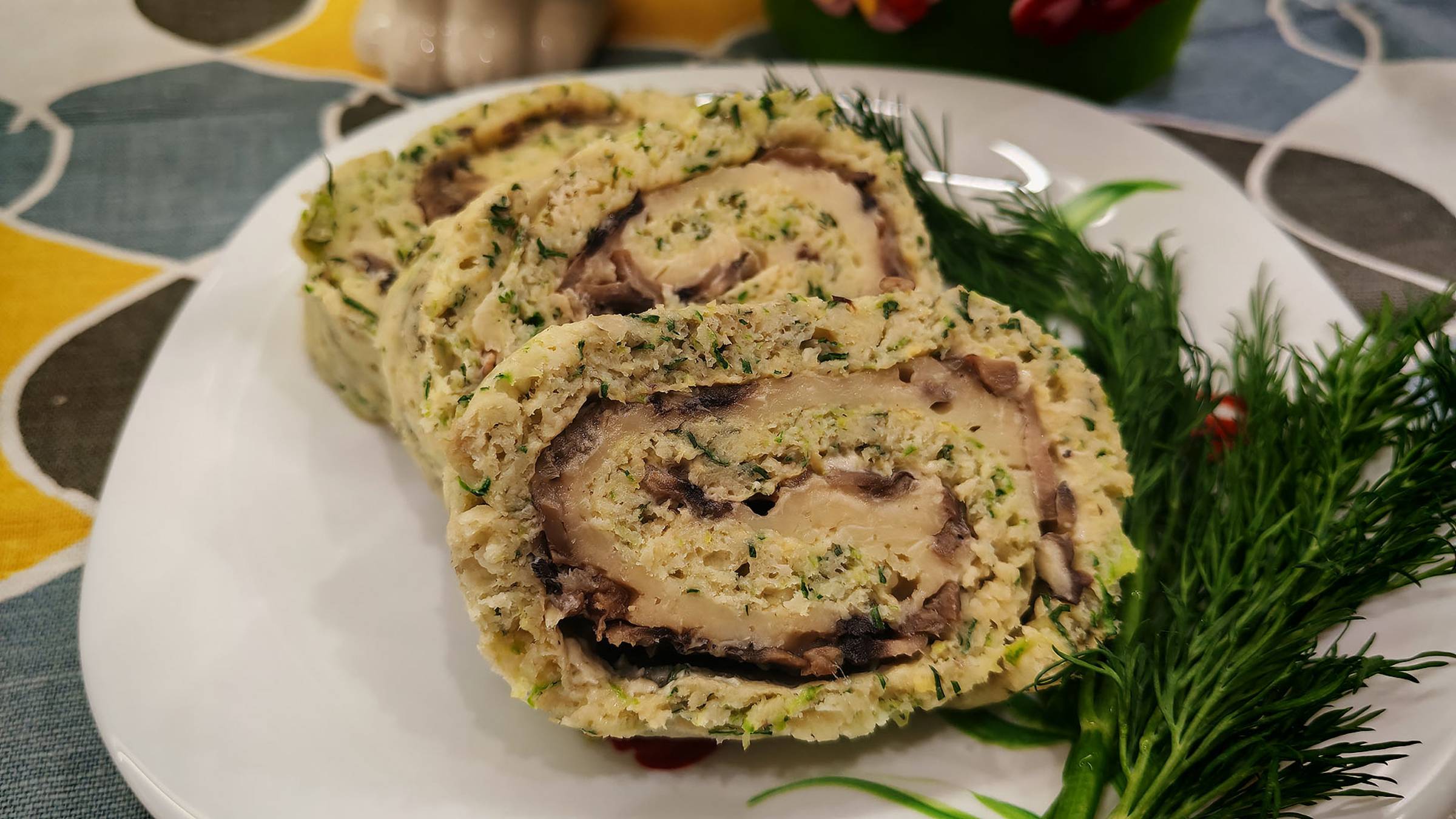 Рулет из кабачков с грибной начинкой. Закуска, либо самостоятельное блюдо.