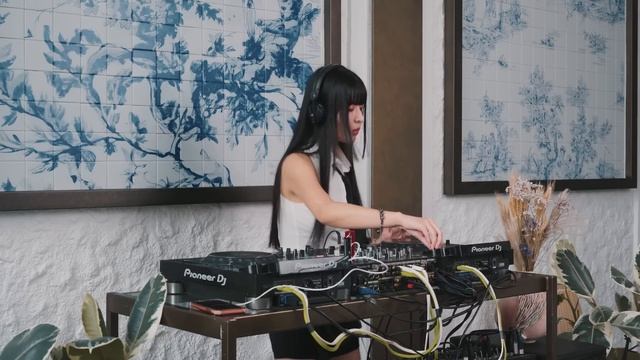 YOUNA - DJ Mix @ Poli I Dubai