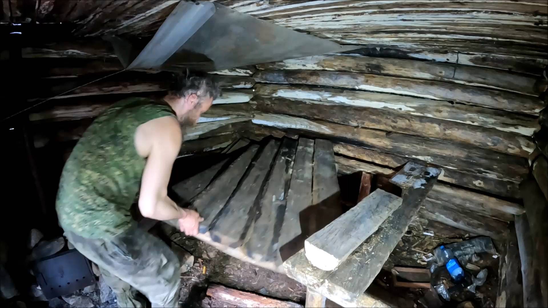 Рыбалка отменяется. Срочный ремонт в избушке