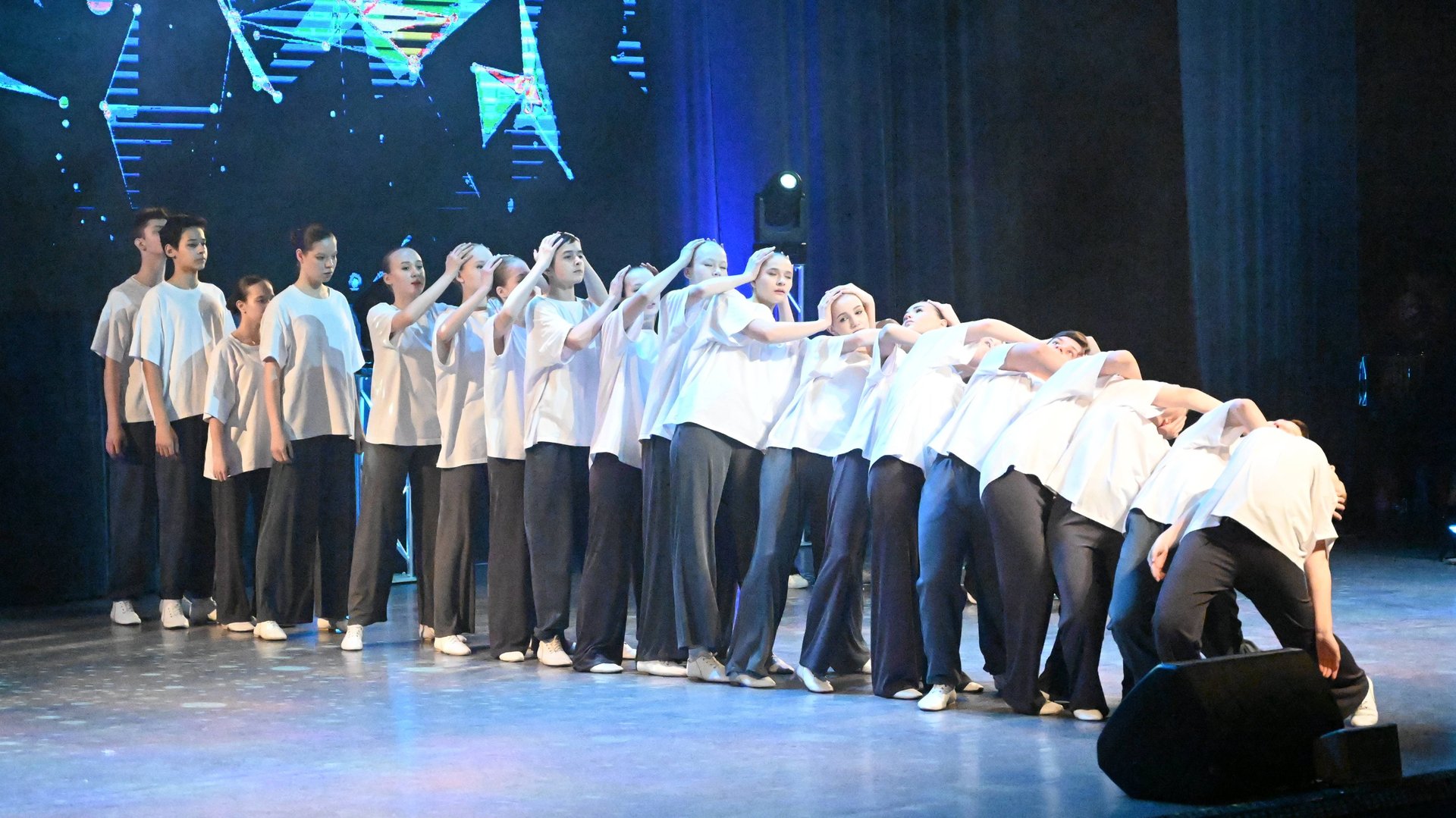 Современный танец "Скажите детям"