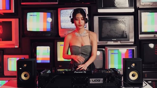 YOUNA - DJ Mix 2 Dubai