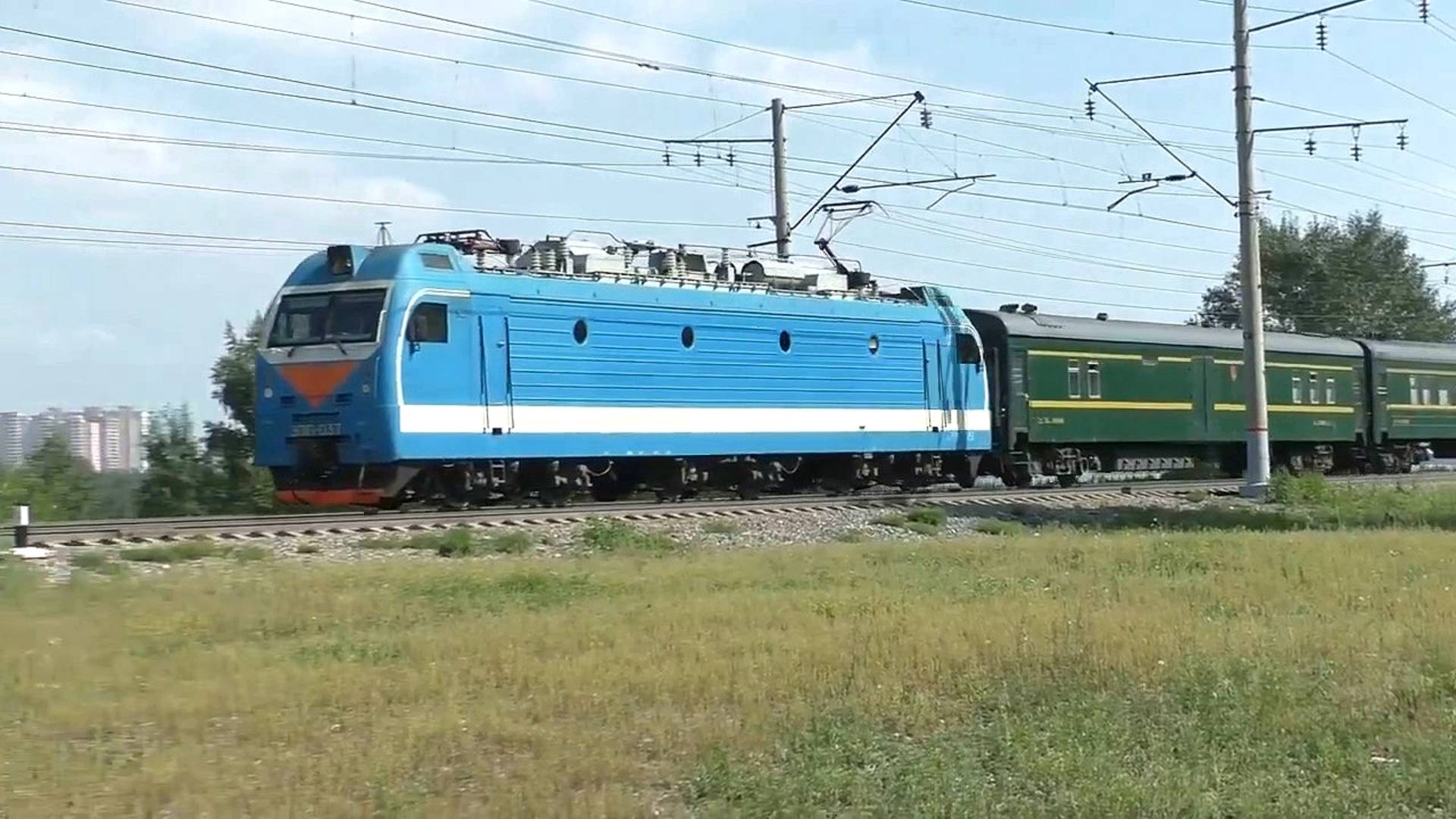 Китайский пассажирский поезд в Иркутске [сборник видео летом 2019 года]