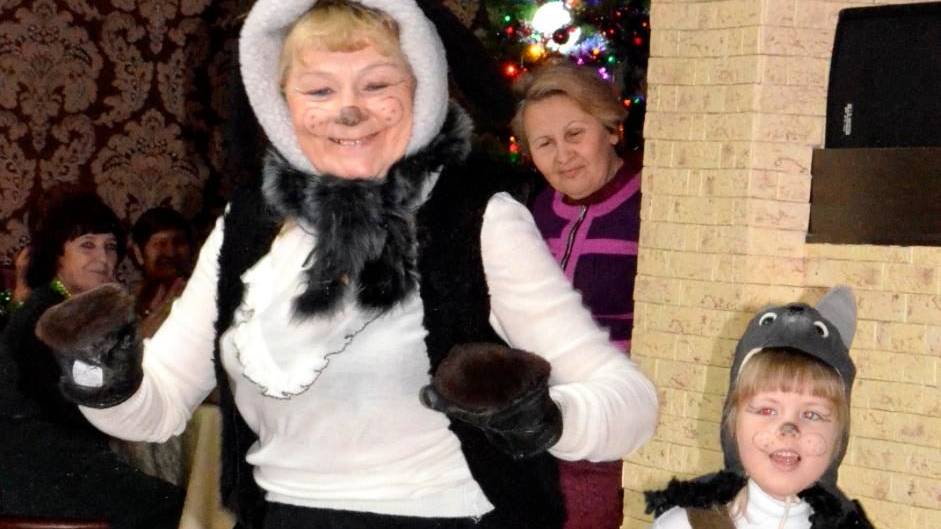 танец "Собачий вальс"исполняют Любимова Н. с внучкой Миланой