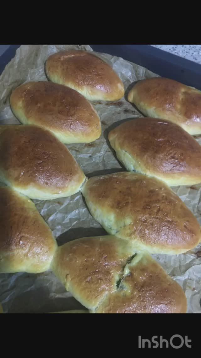 Пирожки с жимолостью в духовке