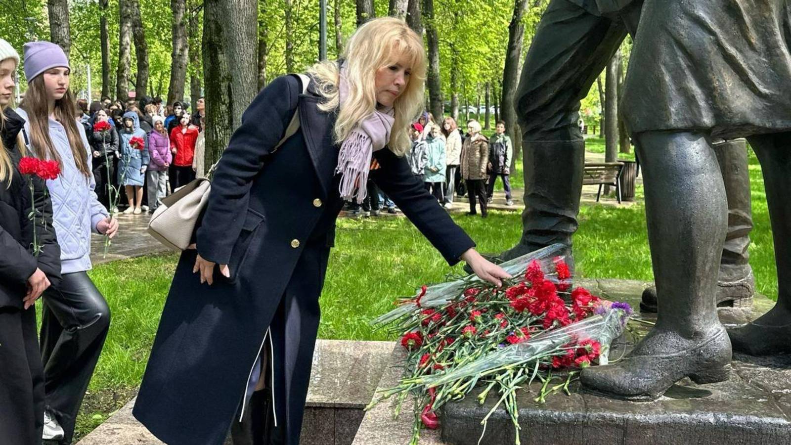 Акция "Красные гвоздики" Школа 1375