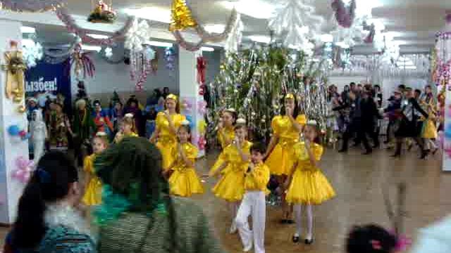 Вокальная группа Карамельки - Jingle Bells (на трёх языках)