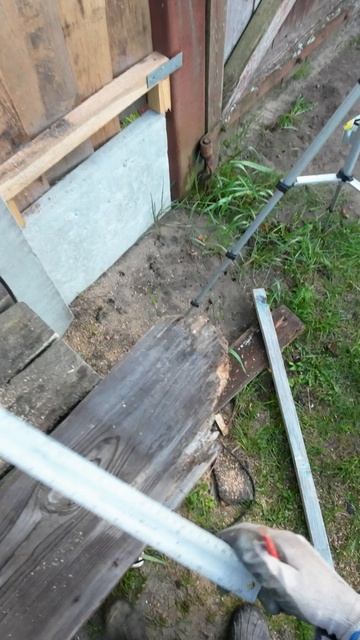 Новая затея. Дрова? Нет, ещё поработает! Ножки для куриной кормушки.