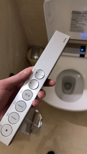 Очень умный унитаз ))