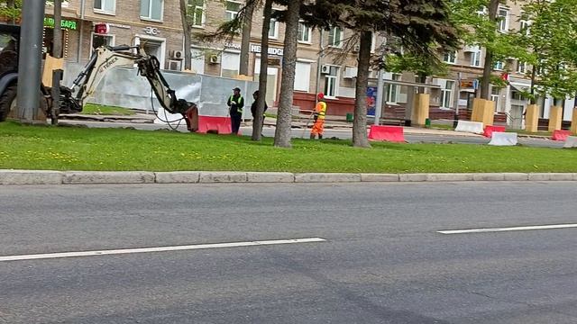 Меняют бордюры,пришло время, началось благоустройство, Профсоюзов улица Москва