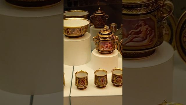 Чайный сервиз. Императорский фарфоровый завод. По мотивам росписей лоджий Рафаэля. XIX век.