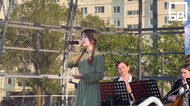 «Великая поступь Победы»: песни о войне объединили балаковцев в парке «Центральный»