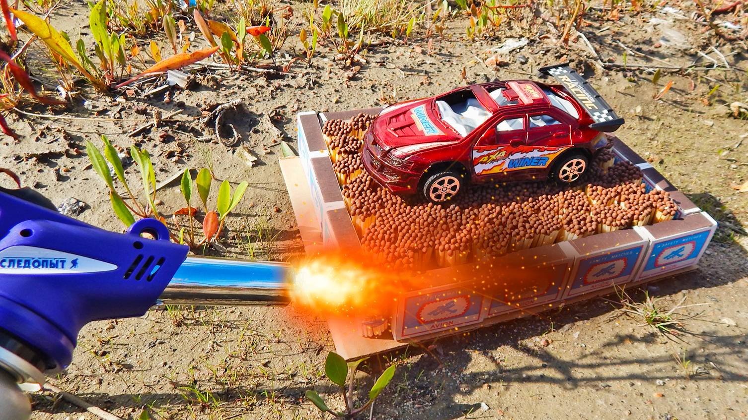 Эксперимент 10.000 спичек vs Игрушечная Машина! Experiment Fiery Slow Mo Matches vs Toy Car!