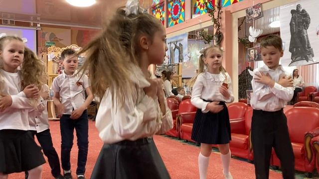 Танец "Журавли". Группа №12 "Цветики-семицветики"