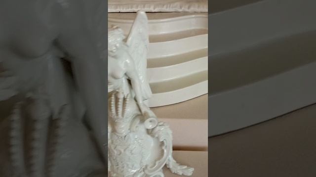 Настольное украшение. Фарфор.