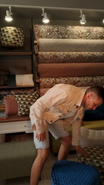 НЕВОЗМОЖНО УДЕРЖАТЬСЯ! ПУФЫ, ПУФИКИ, БАНКЕТКИ В САЛОНЕ МЕЗОН И БЮРО ТЕКСТИЛЬНОЙ КОМПАНИИ РИД