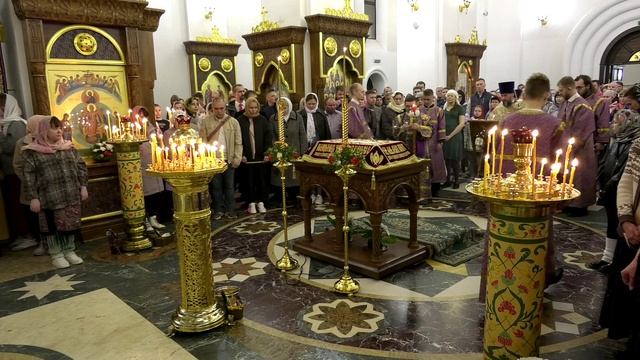 Пасхальное богослужение в храме Трех святителей