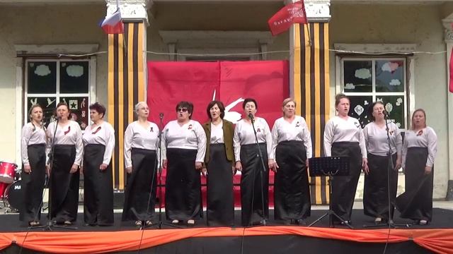 Людмила Стремедловская и  вокальный коллектив "Вдохновение"  "От героев былых времён".