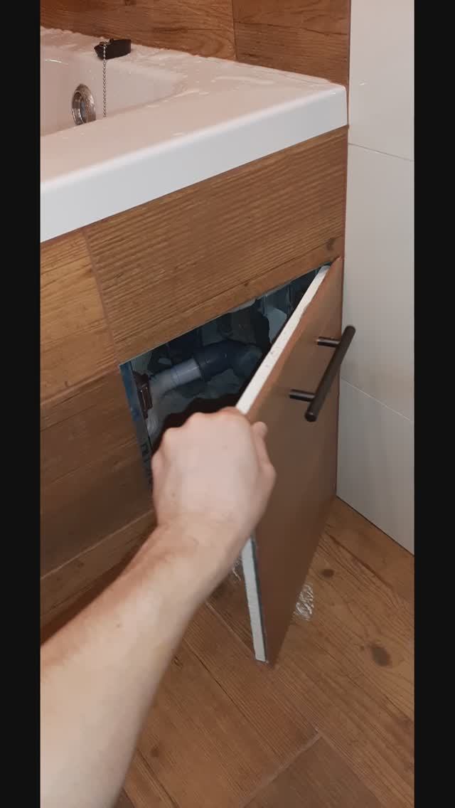 Ремонт санузла во вторичке. Съемный люк из плитки. Ремонт. Калининград.