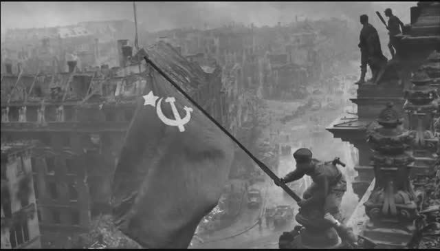 Лев Лещенко - Этот день победы  порохом пропах. Это праздник с сединою на весках. Видео архив СССР.